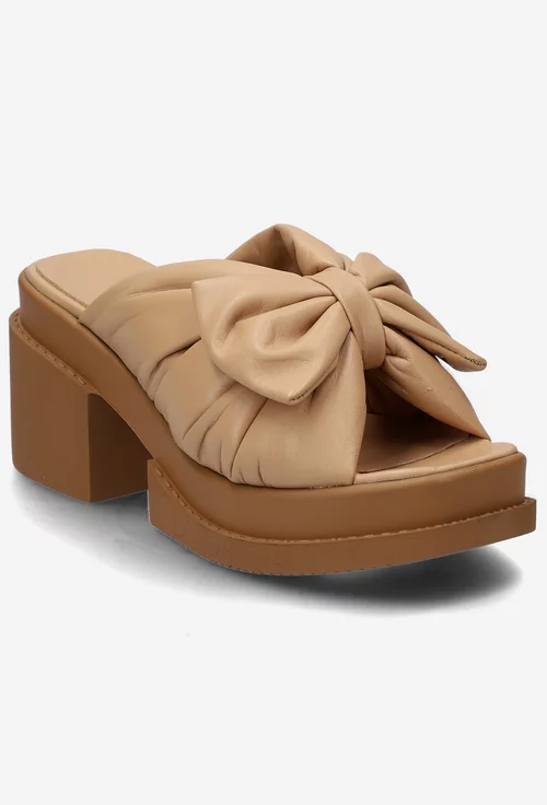 Saboti bej din piele cu funda si toc robust - Dasha.ro