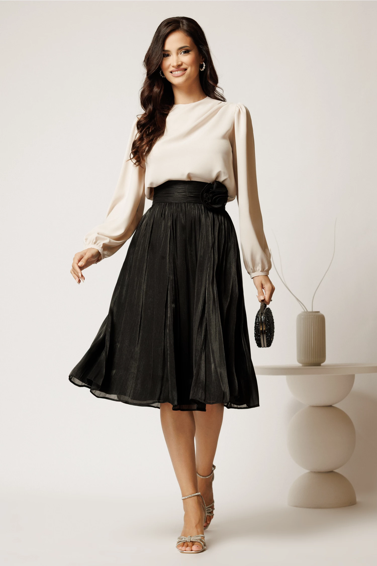 Fusta DY Fashion midi neagra in clos din voal cu insertii din fir lurex ...