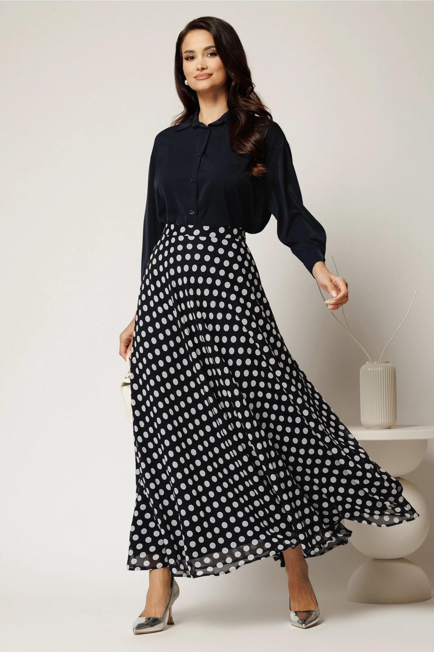 Fusta lunga bleumarin din voal cu buline in clos - DyFashion