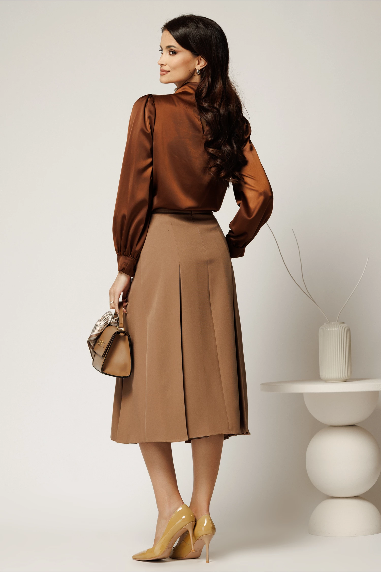 Fusta midi bej din stofa clos cu pliuri - DyFashion